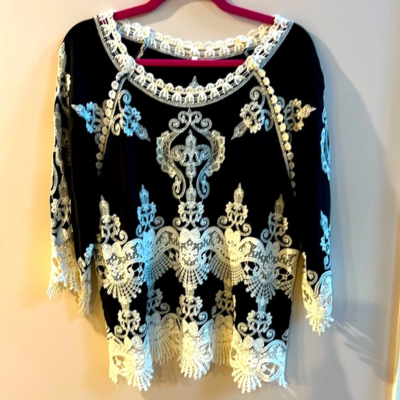 Tops | Womens 34 Length Sleeve Top Blackcream With Lace Trim Gorgeous ...